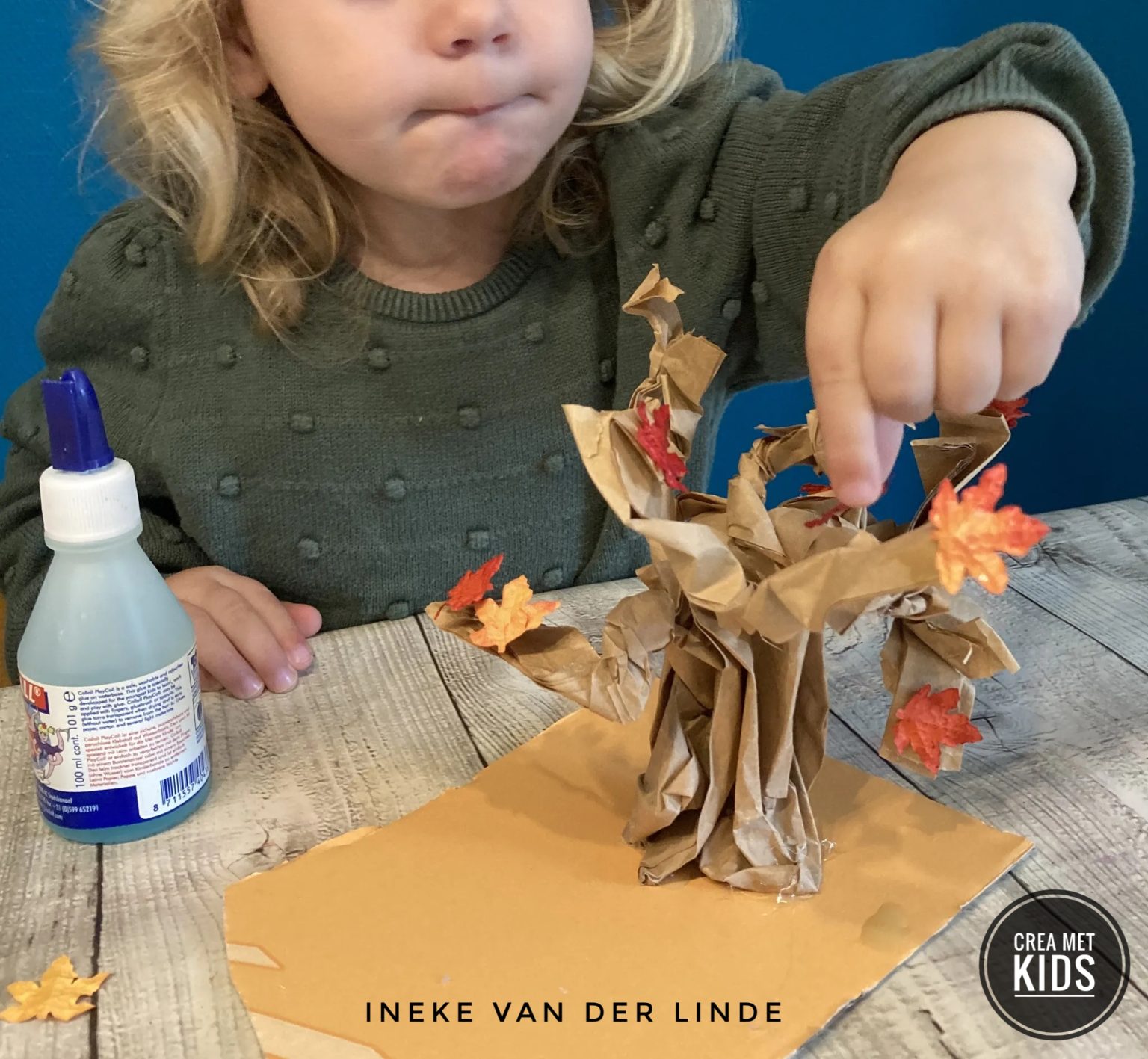 Herfstboom knutselen van een papieren zak » Crea met kids