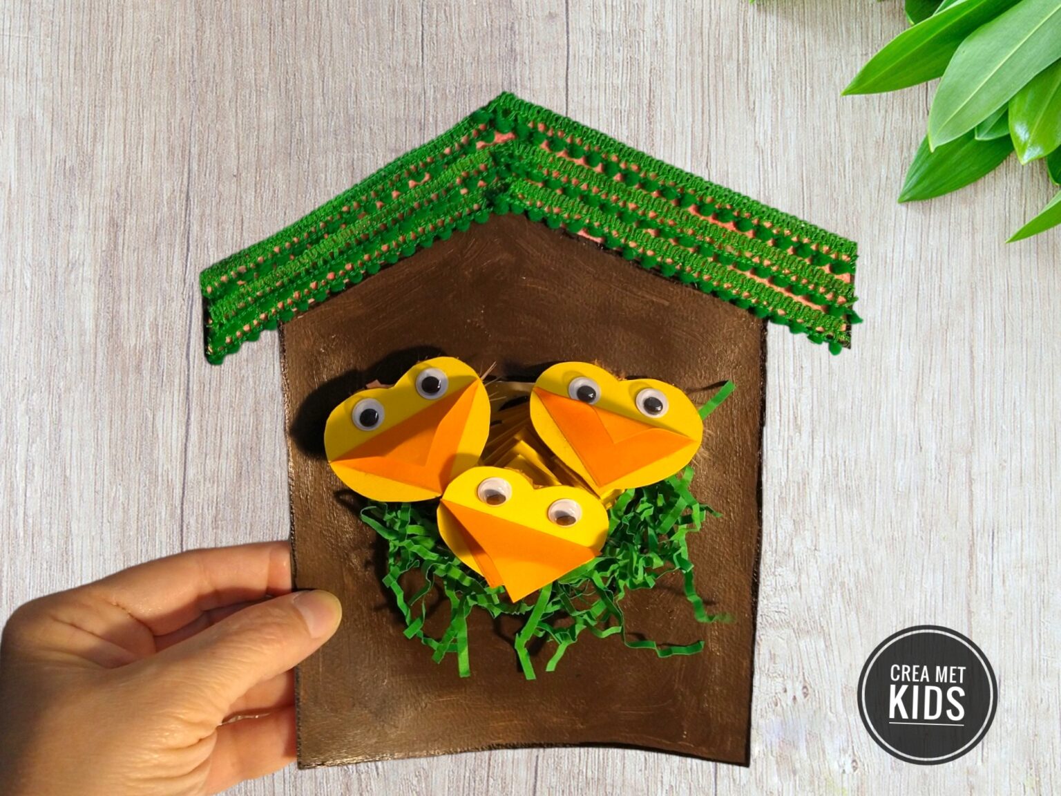 Vogelhuisje met jonge vogeltjes in het nest » Crea met kids