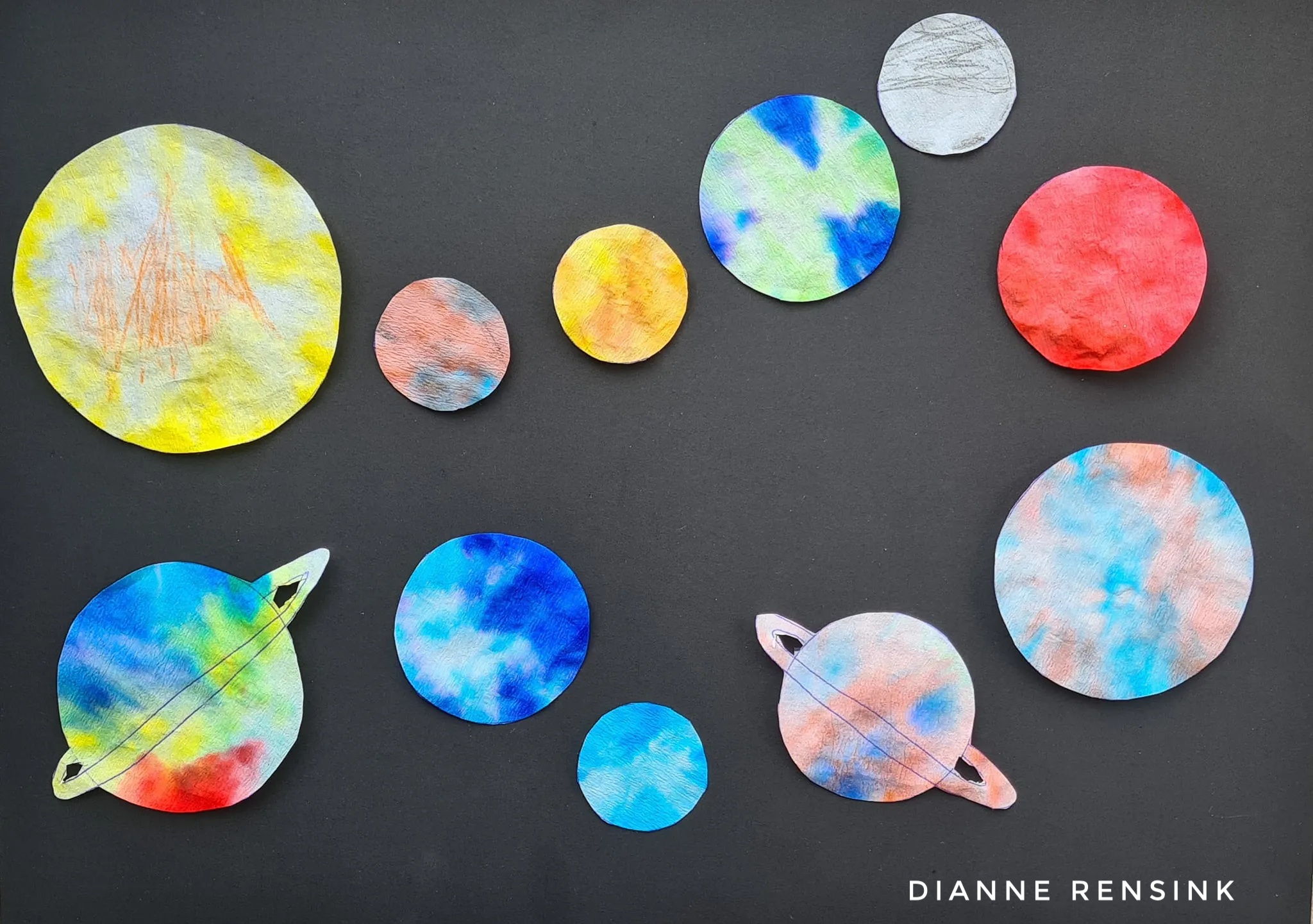 Thema de Ruimte knutselen met stift, water en koffiefilters » Crea met kids